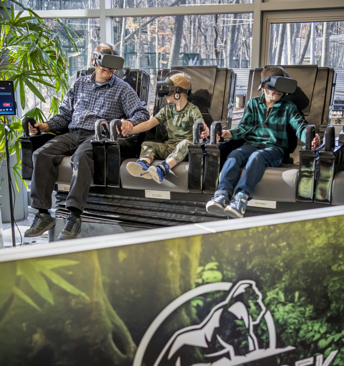 Gorilla Trek VR Experience - Milwaukee County Zoo