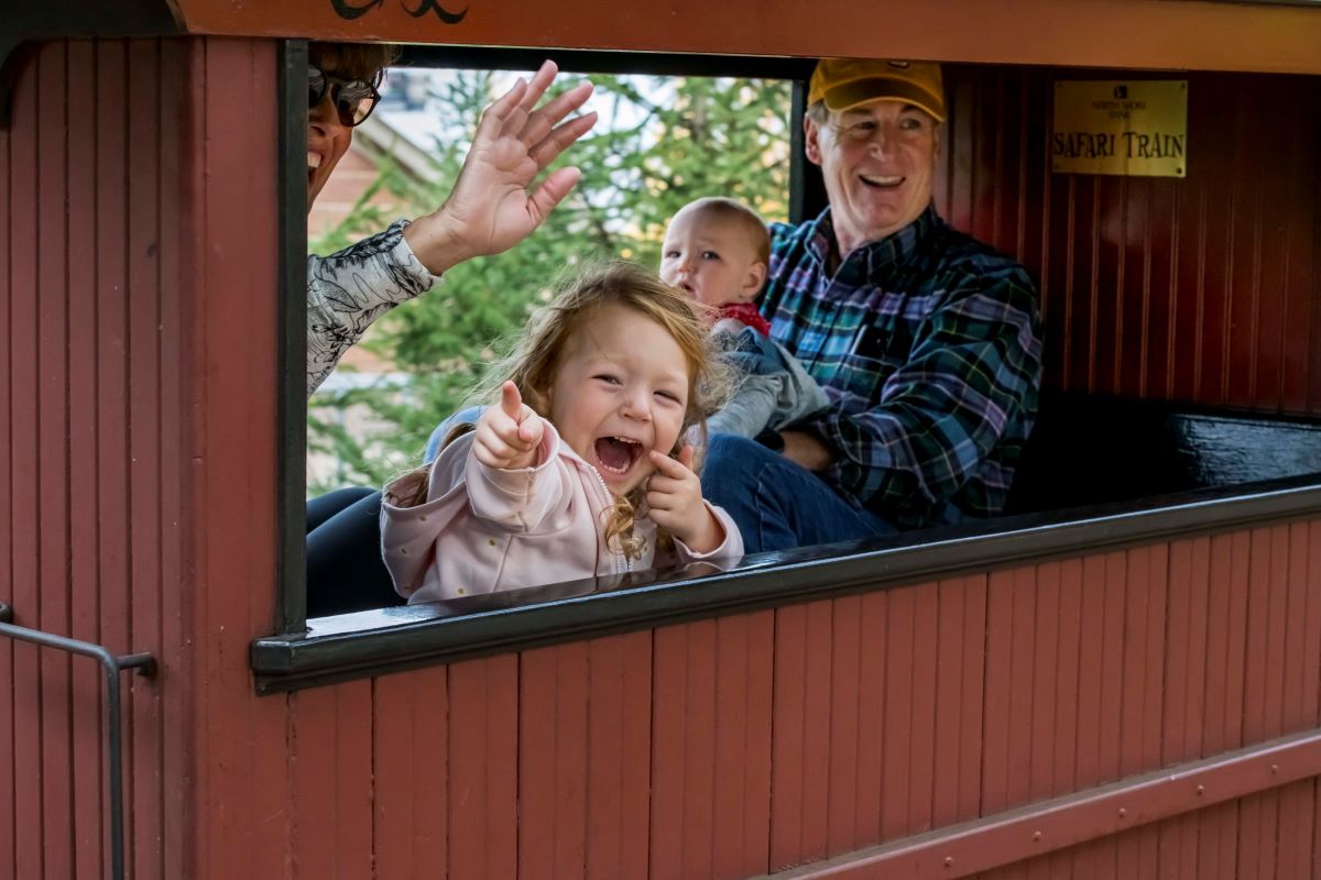 About Us - Milwaukee County Zoo
